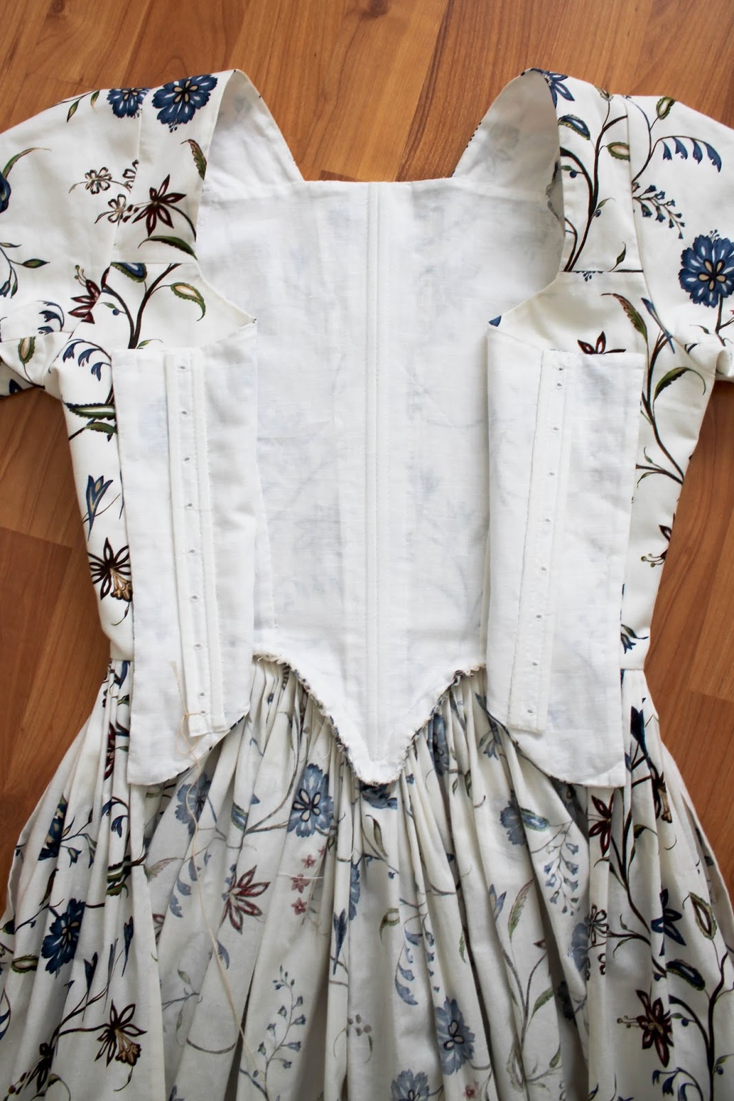 Rococo Atelier: Williamsburg print gown (aka yet another floral print ...