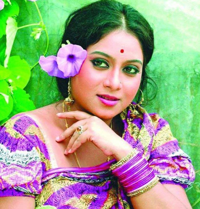 Bangladeshi Actress Sabnur photos ~ Nayoknaikaphotos.blogspot.in