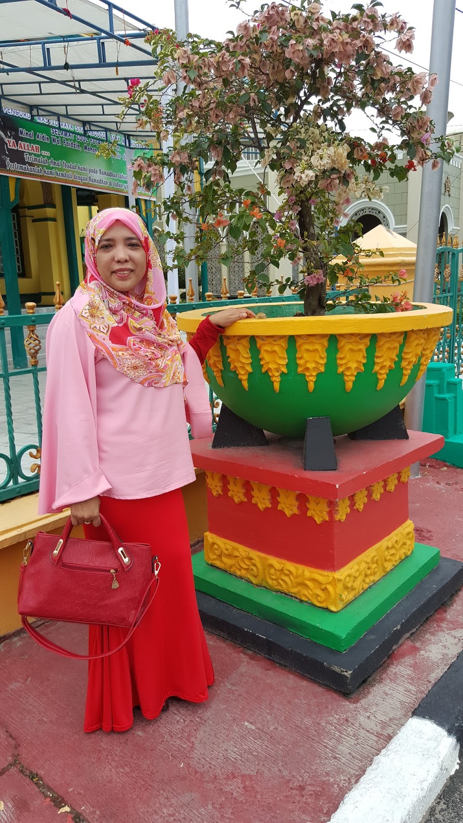 Meh Travel With Me!!: Masjid Raya Syahabuddin dan Makam Pahlawan ...
