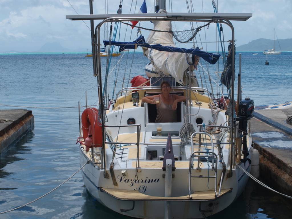 Lazarina des Océans: La Vie de Château (chantier....) à Raiatea