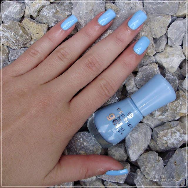 Essence the gel nail polish 39 Blue Bubble Di Blue - insane4nails