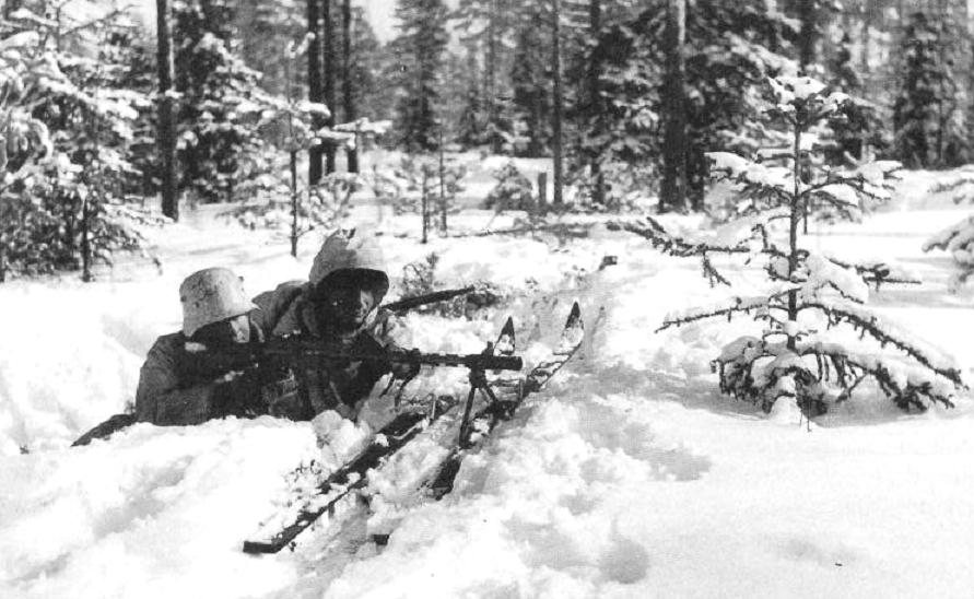 World War II History: Finnish soldiers with Lahti-Saloranta M/26 light ...