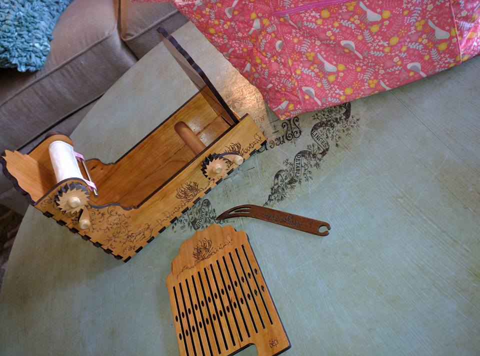 She's just a girl who creates...: Mini Box Tape Looms