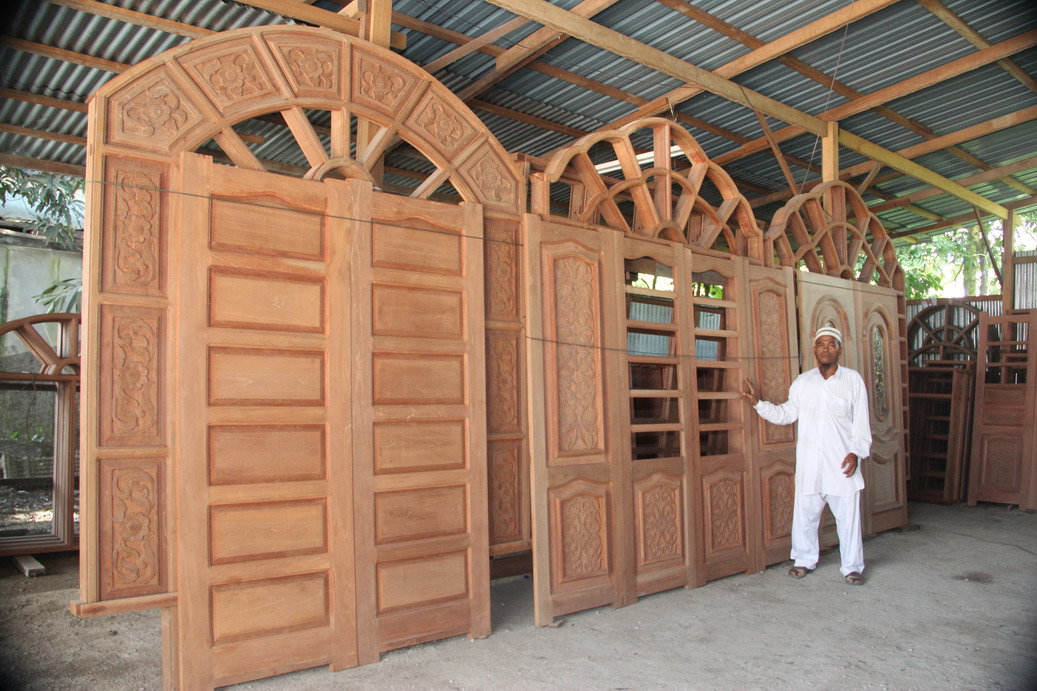 SEPUTIH KAPAS: PEMBEKAL, PEMBUAT 'FRAME' PINTU DAN TINGKAP BERKUALITI ...