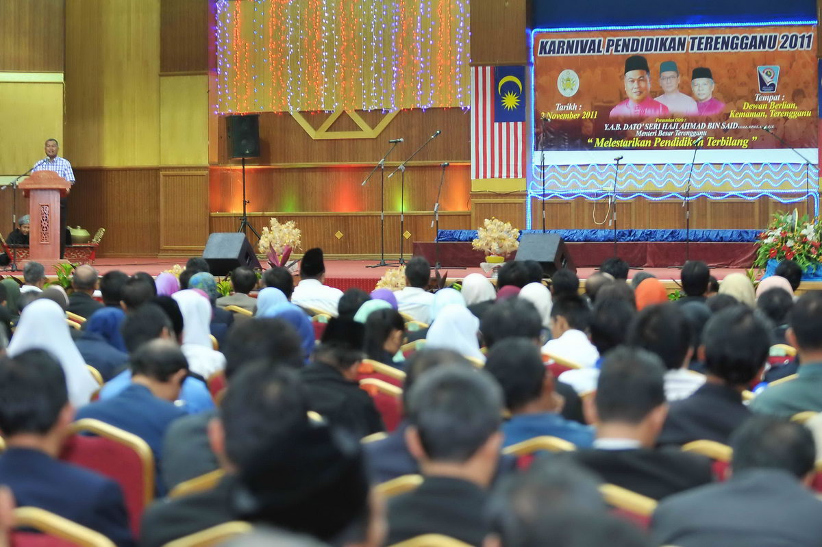 T E G A N U K I TA: 142 penerima, 82 sekolah dapat AKPT 2011