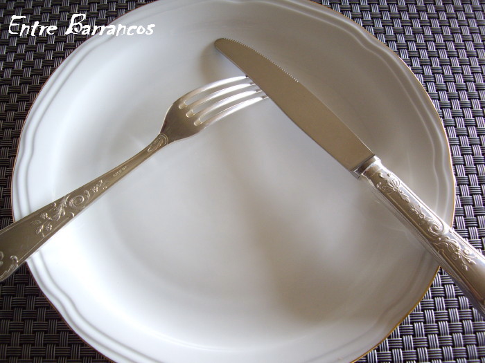 Entre Barrancos (COCINA): Cubiertos. Recibir en casa