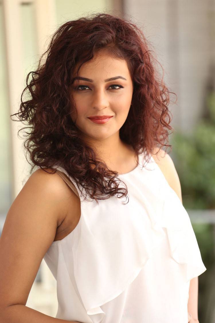 Seerat Kapoor Wiki, Biography, Dob, Age, Height, Weight, Affairs and More
