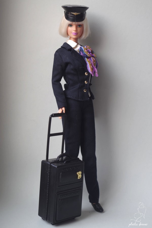 Plastic Dreams Dolls :: Barbie et miniatures: Pilot Barbie Doll