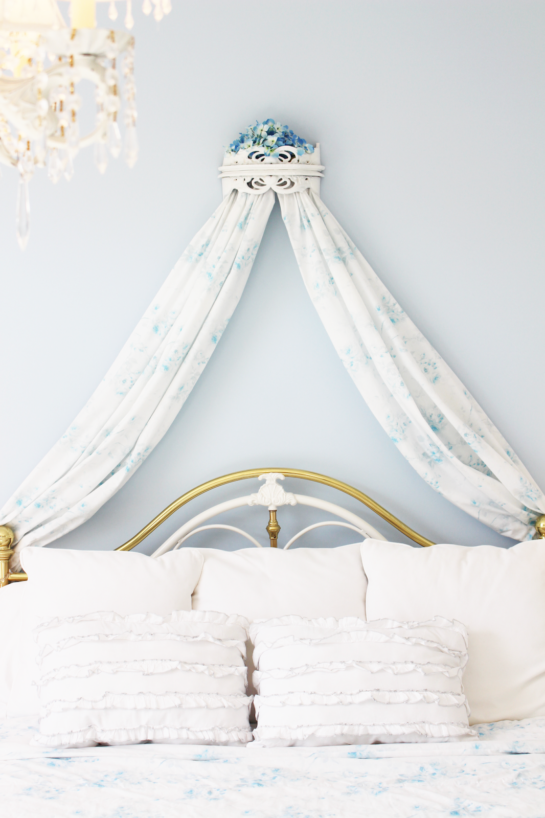 Style, Decor & More: A No Sew Project: Canopy Bed Crown!