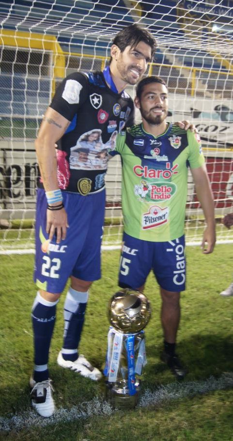 PISANDO LA REDONDA: "Carucha" Campeón