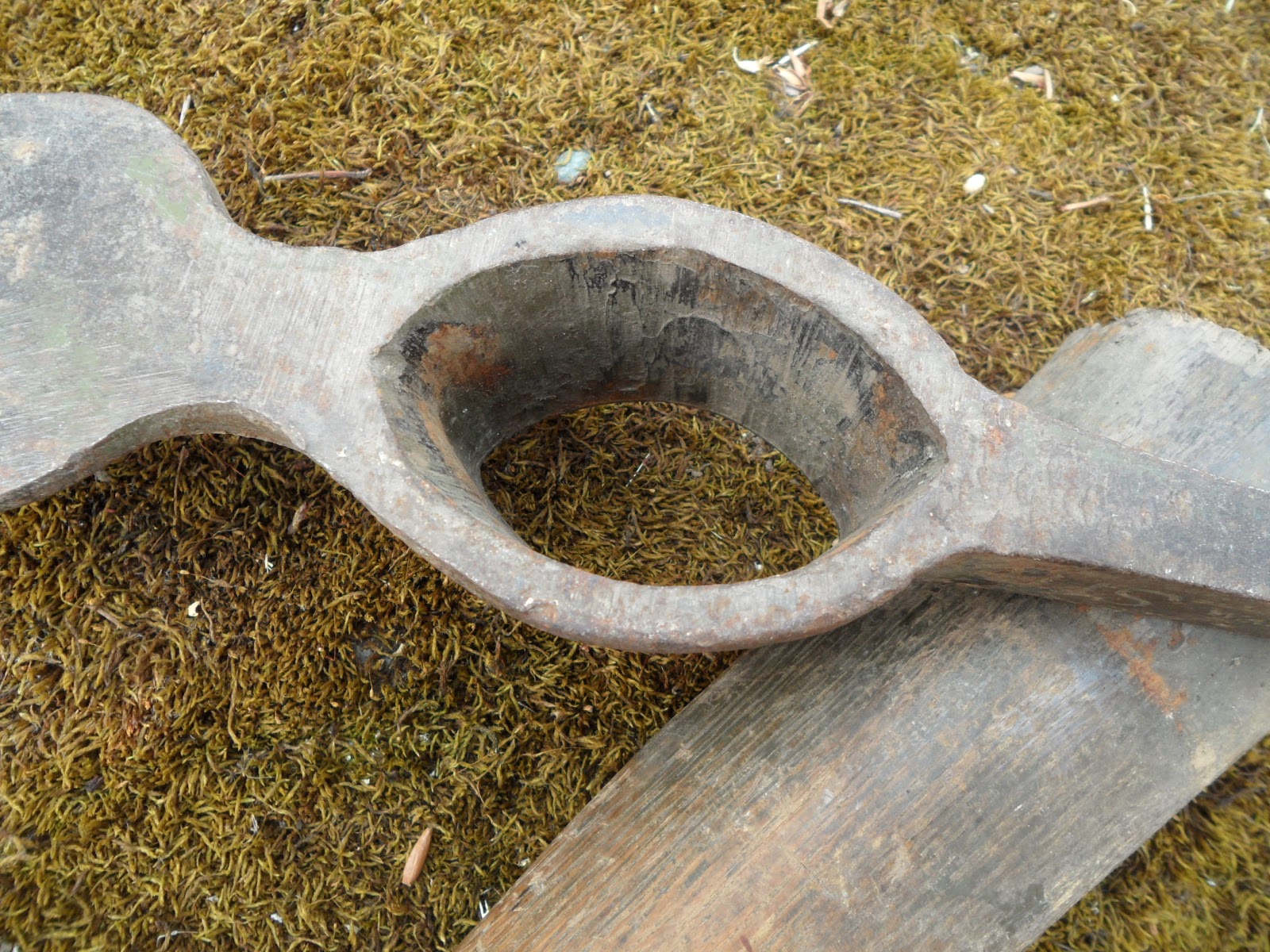 Four Bees: US M-1910 Pick-Mattock, WW2 Issued, Warwood 1943, M1910