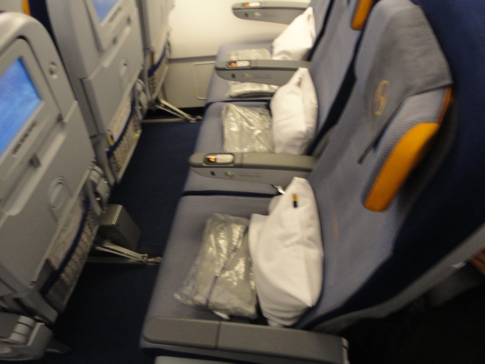 The Travelling Dassie: Lufthansa Economy Airbus A380-800 - LH573