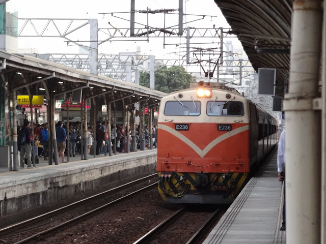 Blair's 鐵道攝影: E236電力機車 / TRA E236 Electric locomotive