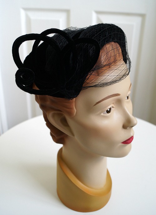 How I restored a crushed and battered vintage 1950s hat | Tanith Rowan