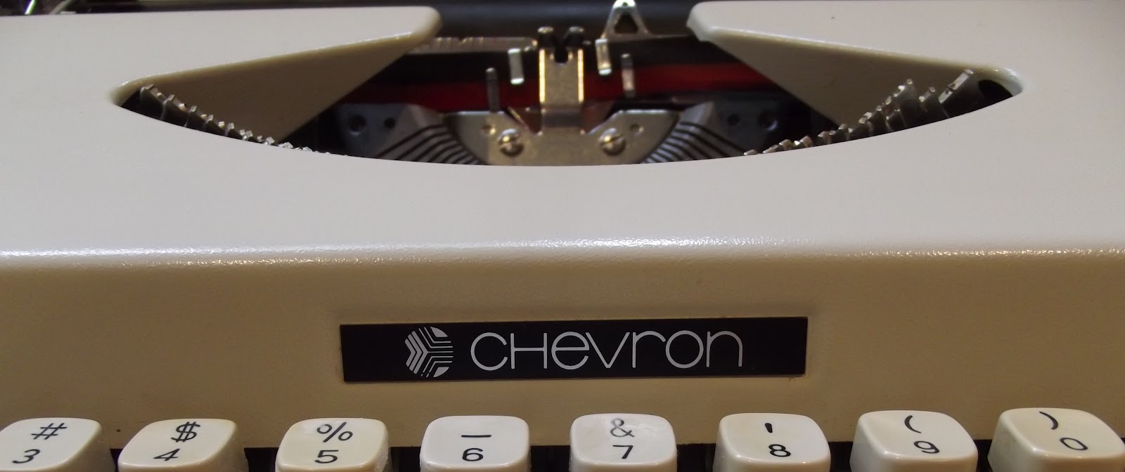 oz.Typewriter: A Foreign Affair: The Chevron ‘Traveller’ Portable ...