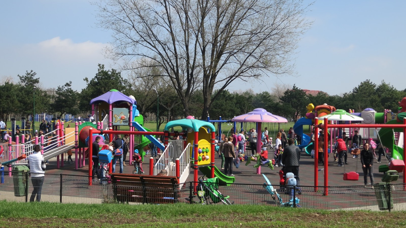 Călătorii cu copii: Orăşelul Copiilor din Parcul Tineretului