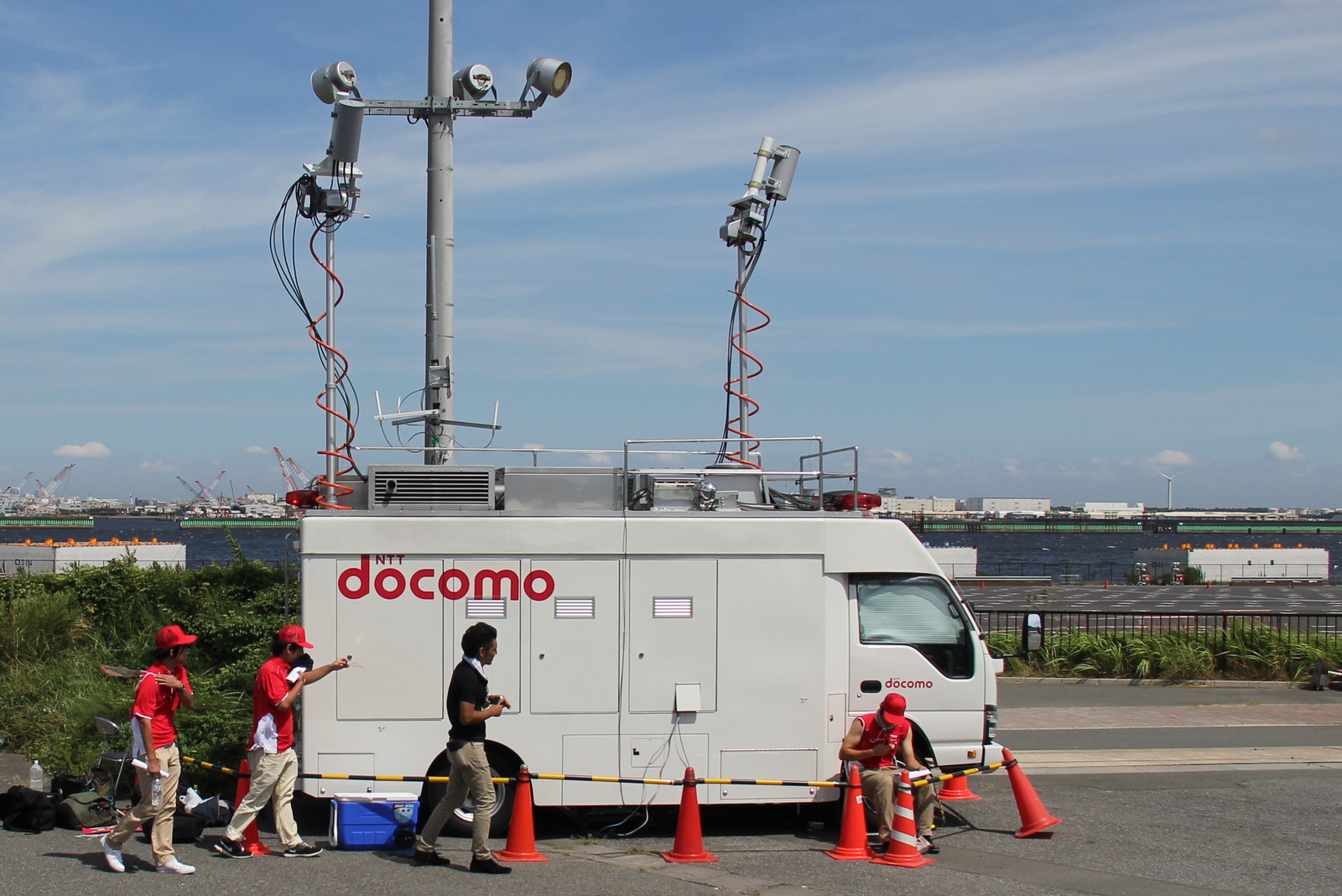 kanai6274's blog: コミックマーケット86の移動基地局車のアクセス回線を探る