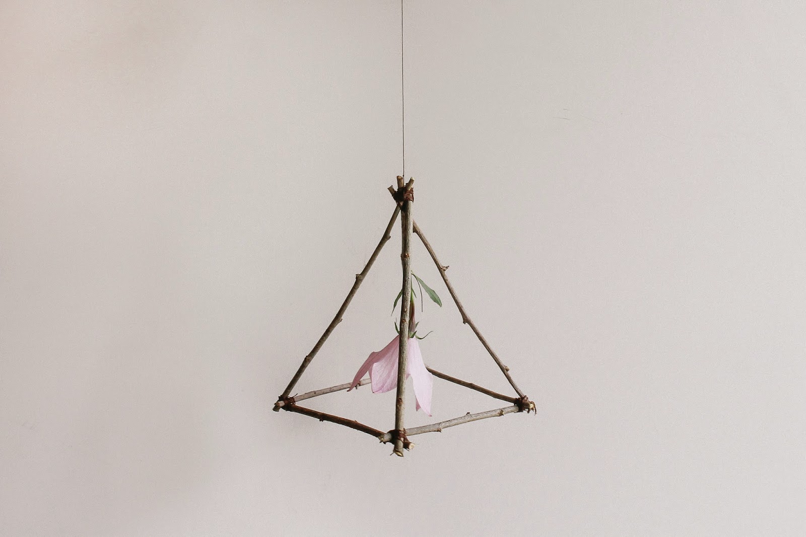 Kaylee: Modern Triangle Centerpiece