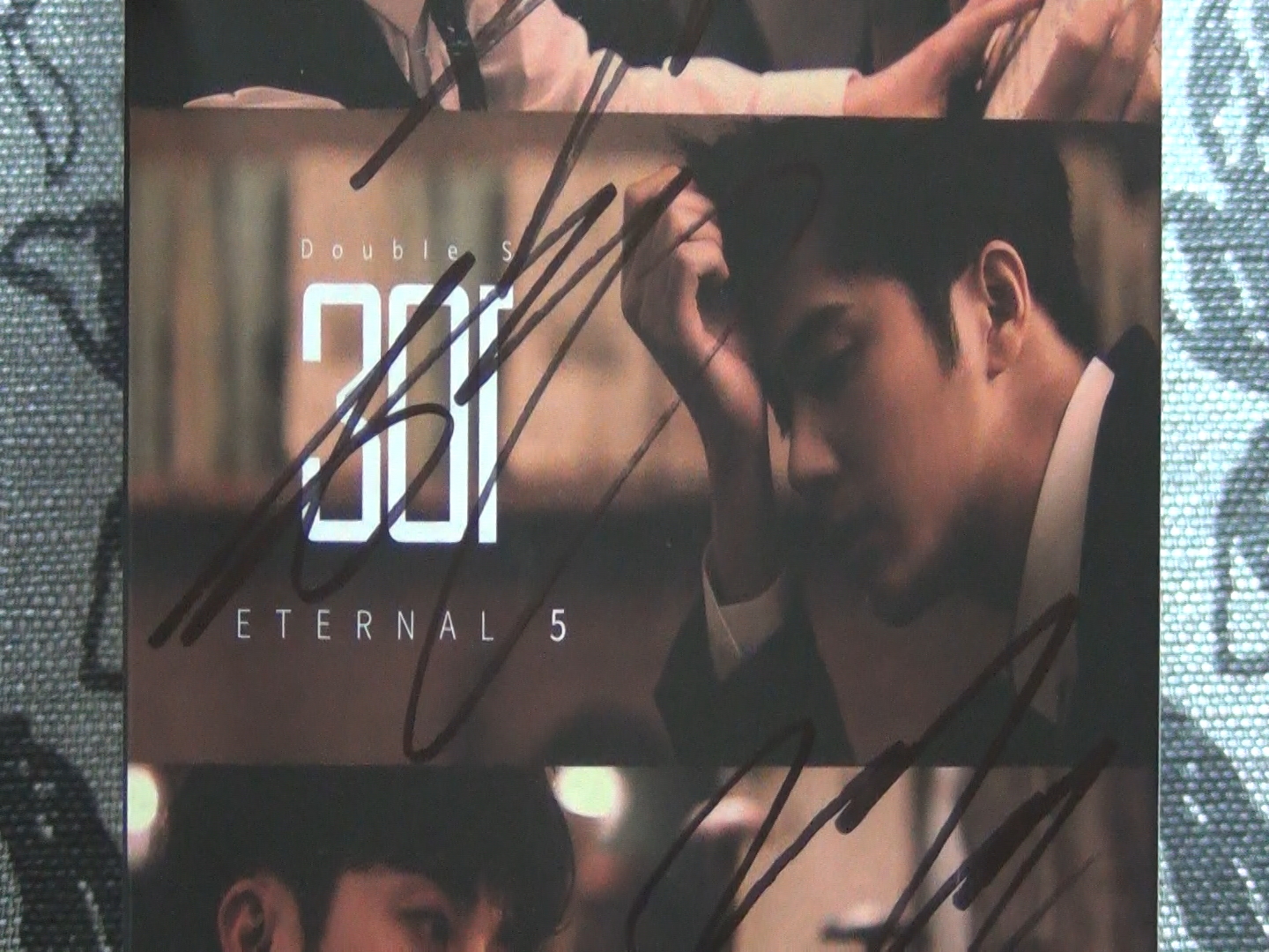 kpop scans: Double S 301 ( SS301 - from SS501 ) Eternal 5 ( single : Pain ) Real autographs
