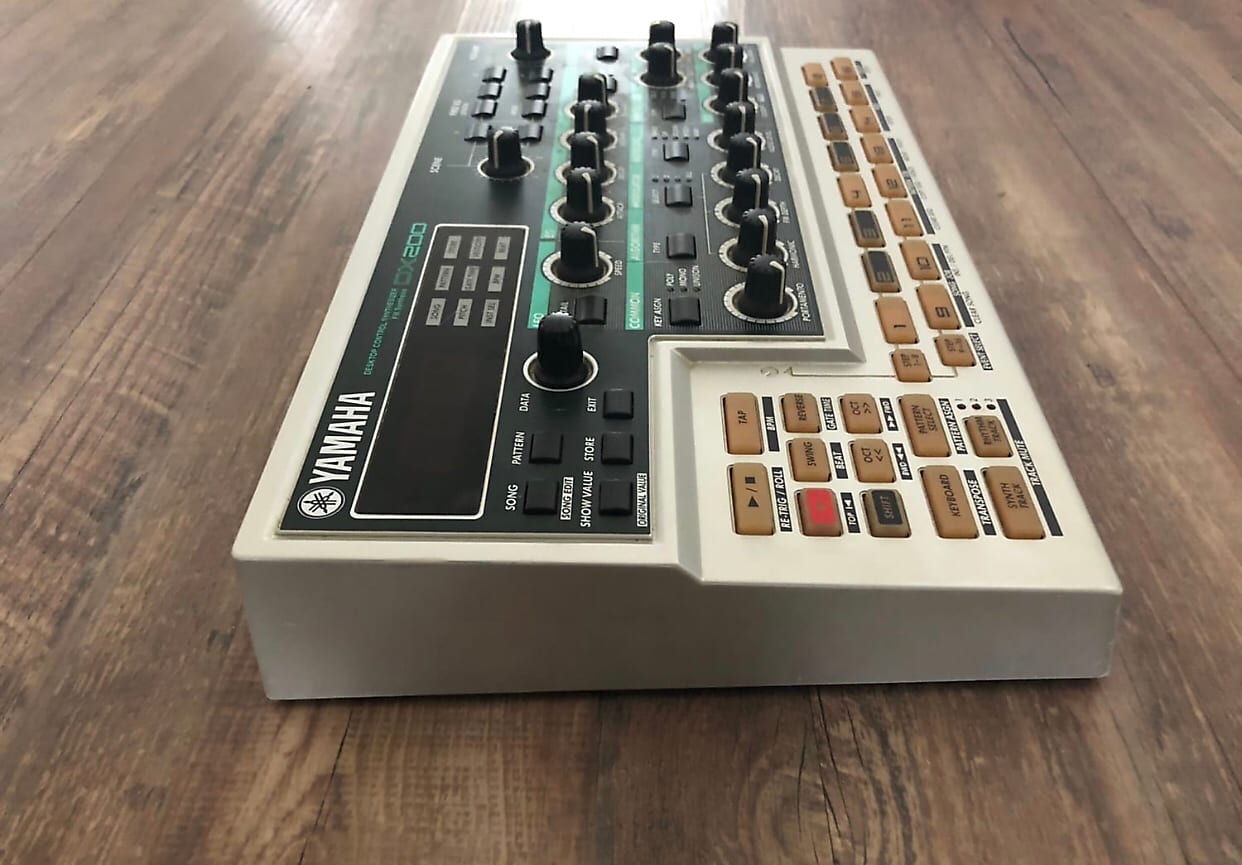 MATRIXSYNTH: Yamaha DX200 SN HJO1799
