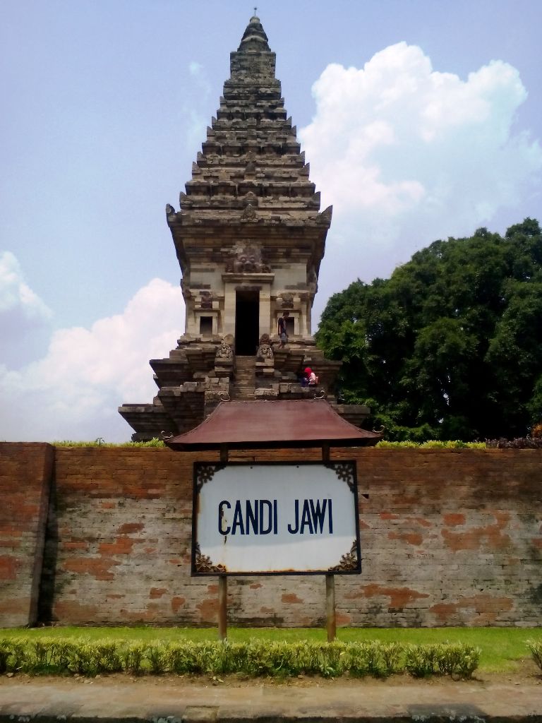 little WAWAN: Keindahan Candi Jawi di Pandaan
