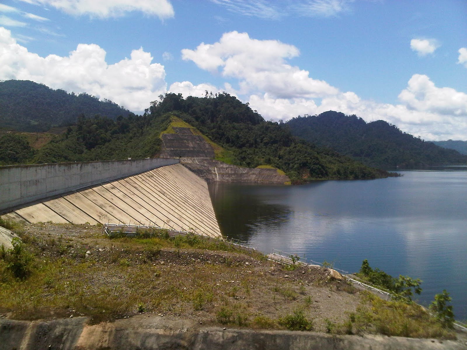 Menggapai Keluarga Sakinah Mawaddah Warahmah.....: A visit to Bakun Dam