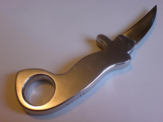 WeaponCollector's Knuckle Duster and Weapon Blog: Hand Made Karambit
