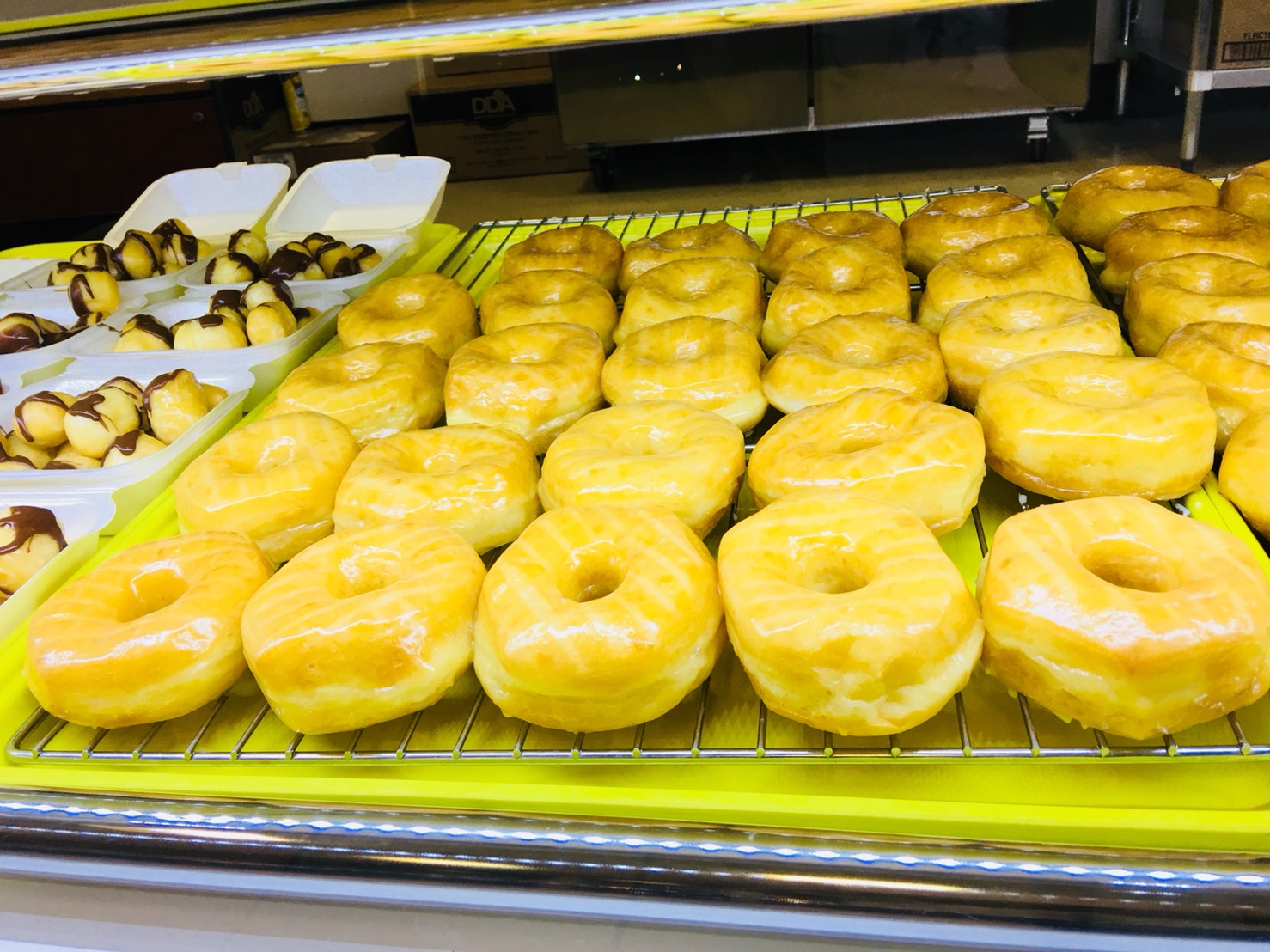 GOOD SERVICE SUITABLE PRICE NICE DOUGHNUTS - SWEET GLAZED DONUT