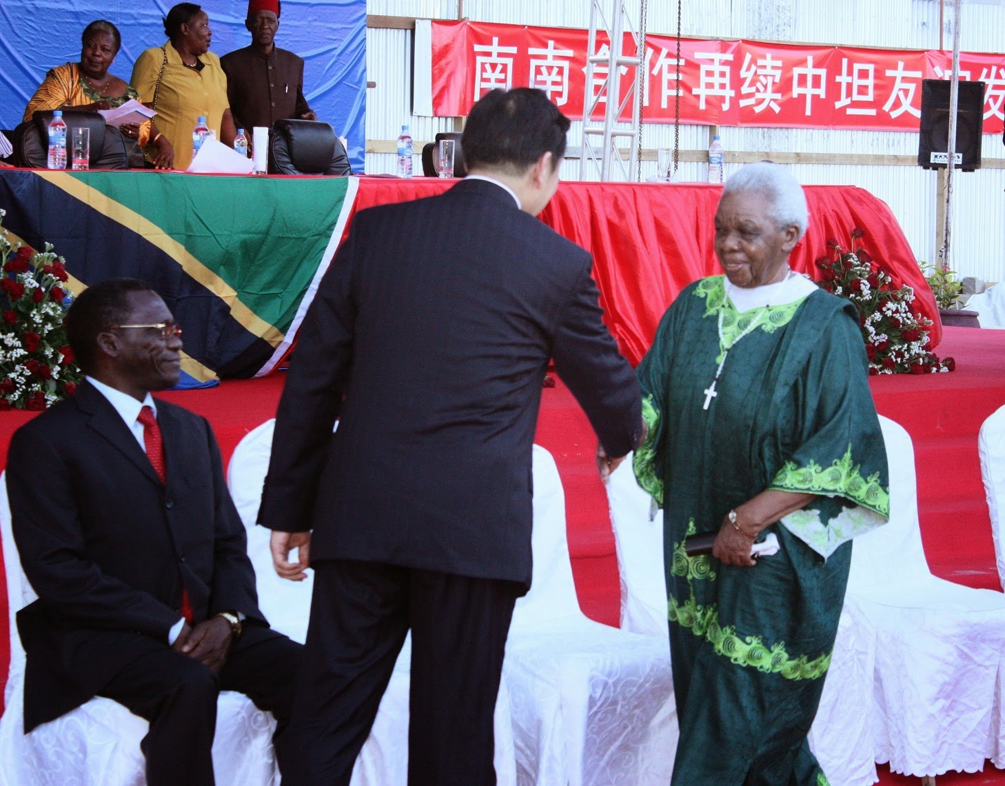 Burudan Mwanzo - Mwisho: CHINA NA TANZANIA ZAZINDUA UJENZI WA JENGO LA ...