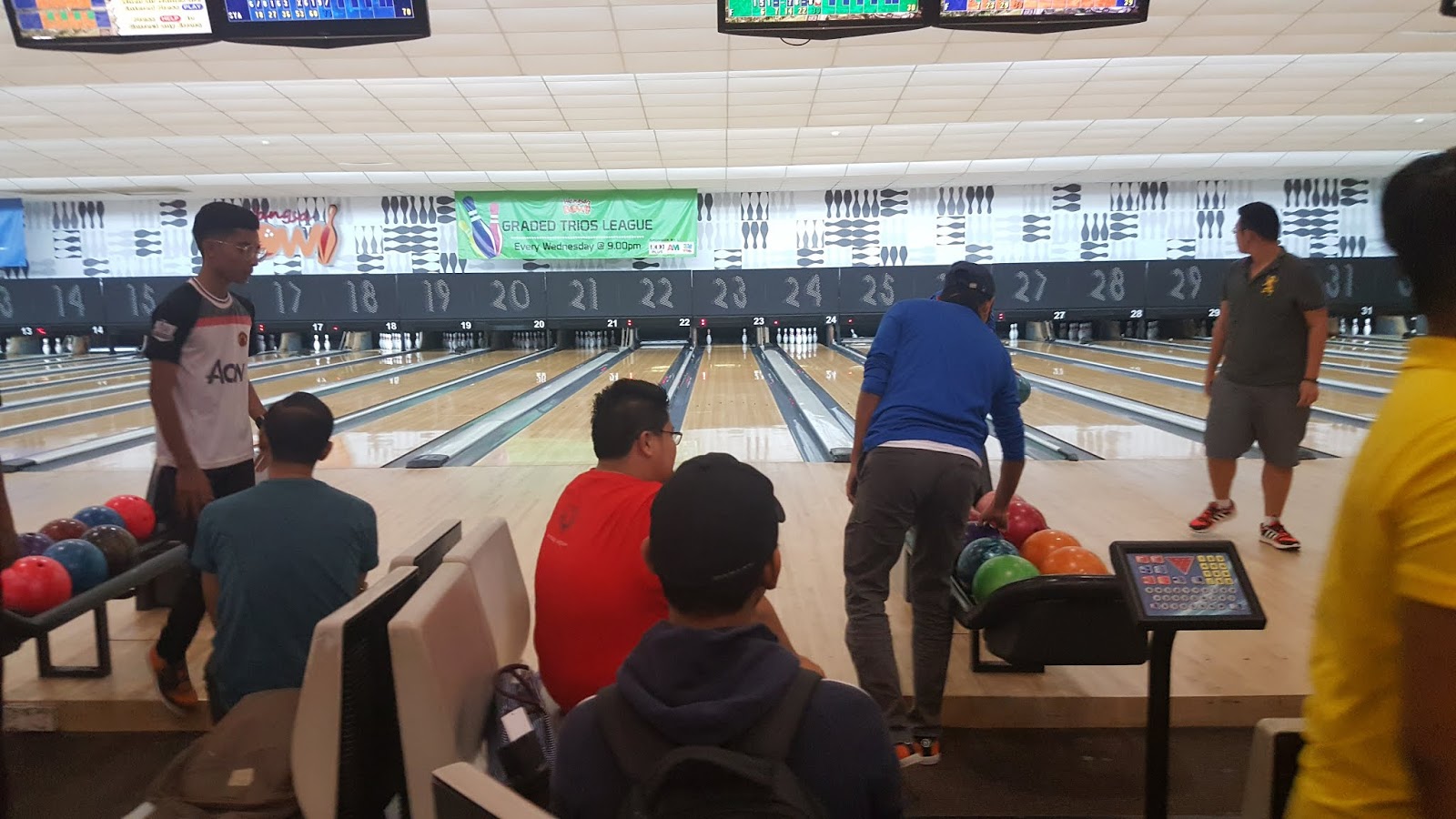 Meh Travel With Me!!: Pertandingan Bowling KSKR RHSM, Wangsa Walk