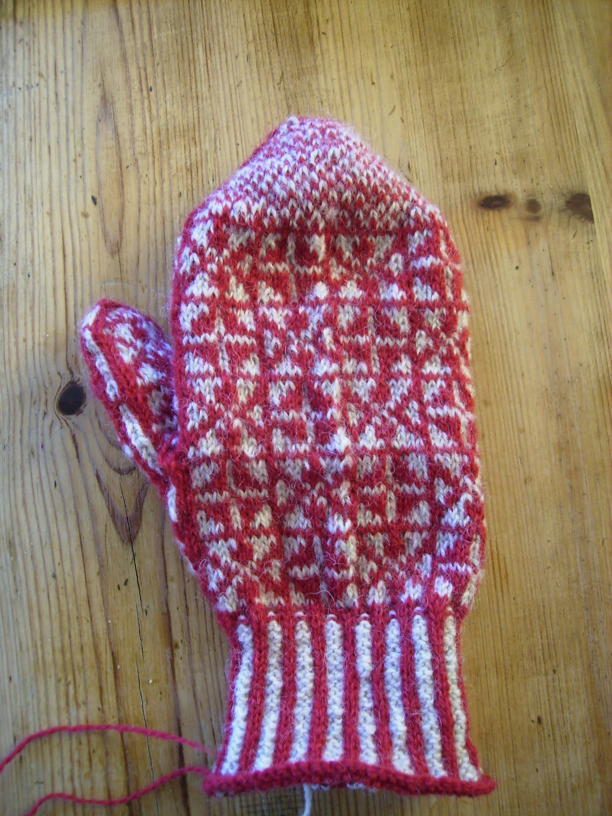 Marias stickning och läsning: På stickorna