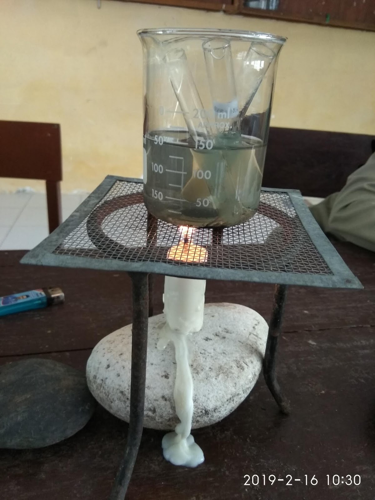 Praktikum Uji Kandungan Urin Manusia Oleh Kelas XI MIA 2 dan XI MIA 3 ...