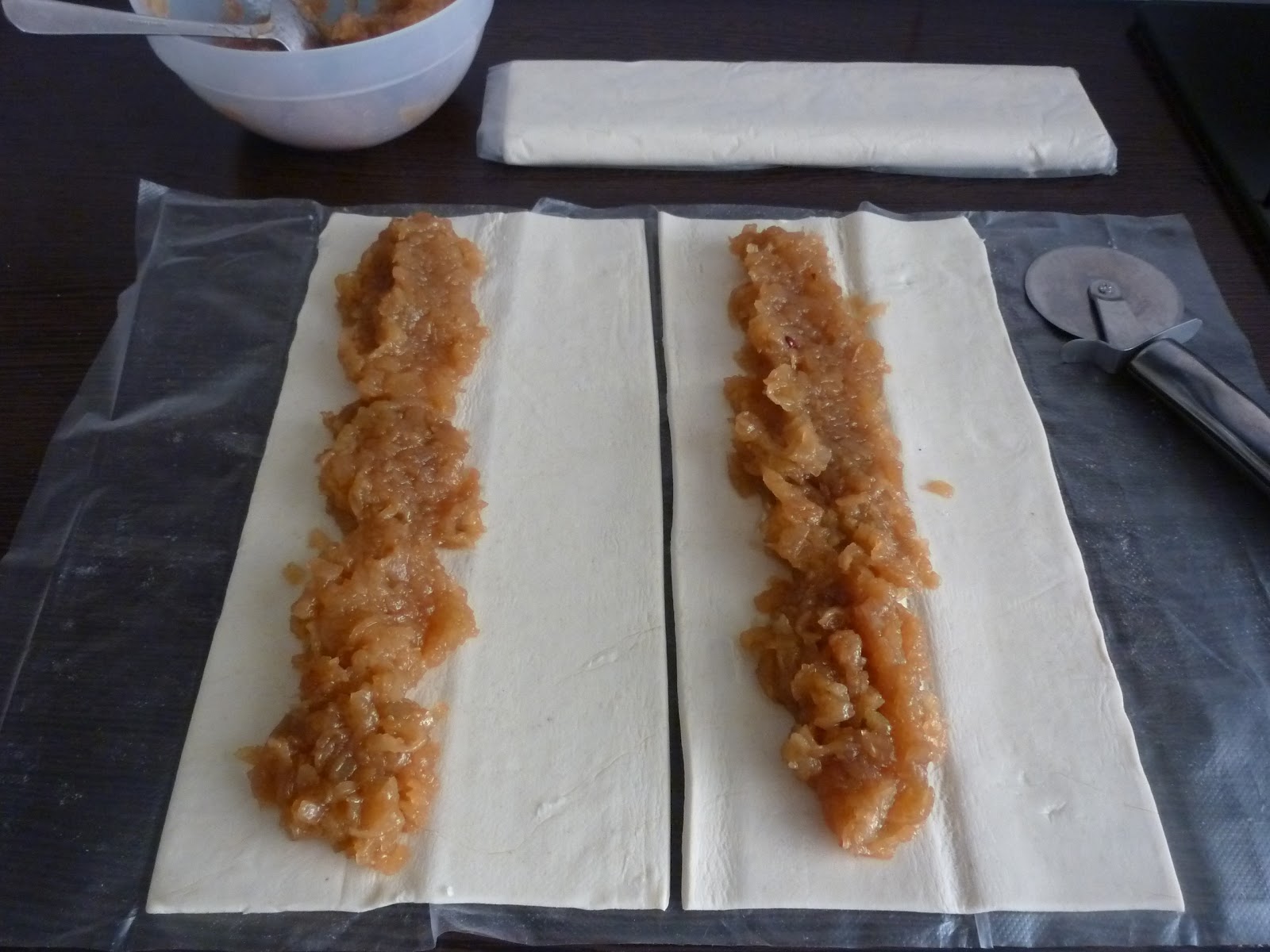 Deea's small kitchen: Placinta cu mere (cu foietaj)