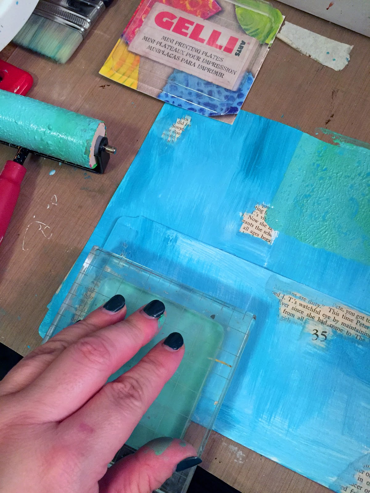 StencilGirl Talk: Gwen's Gems: File Folder Mini Art Journal