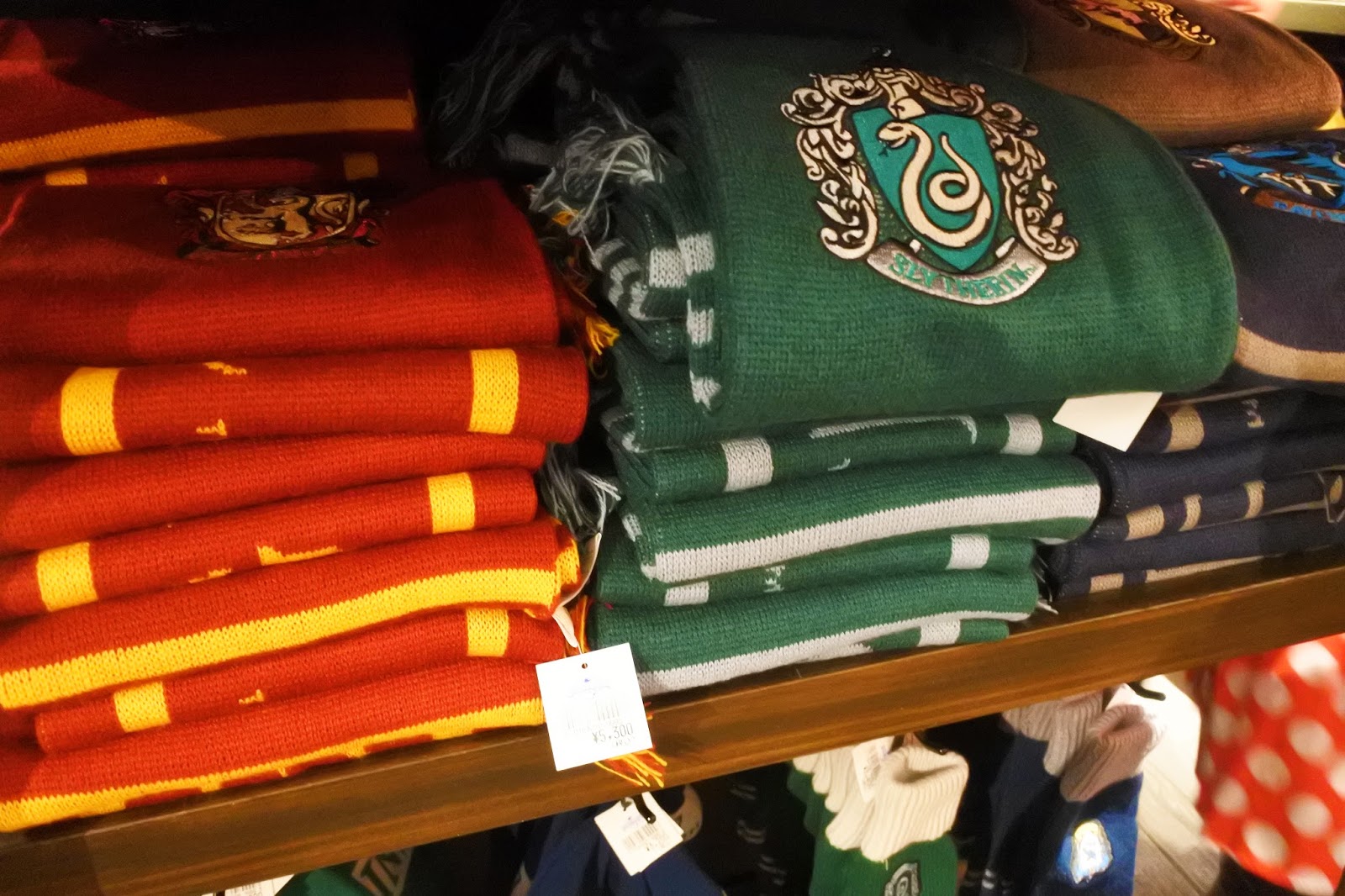 Souvenir Guide: The Wizarding World of Harry Potter at Universal ...