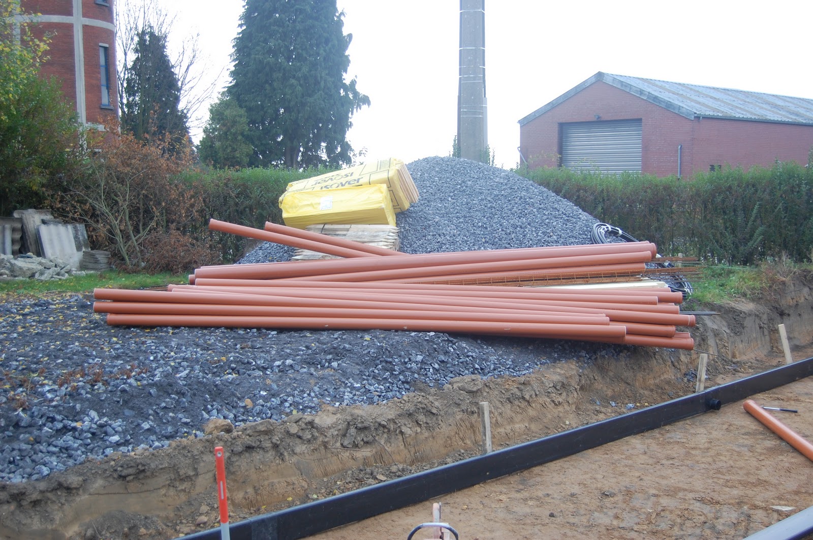 La construction de notre grotte: Préparation pour couler le radier ...