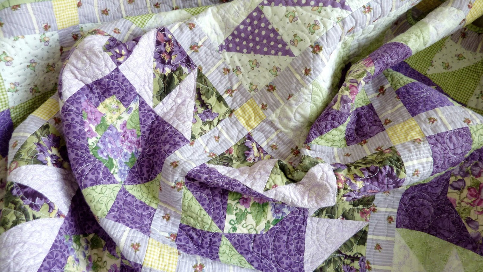 Busy Bee No. 16: Tulip Quilt for a Young Mademoiselle