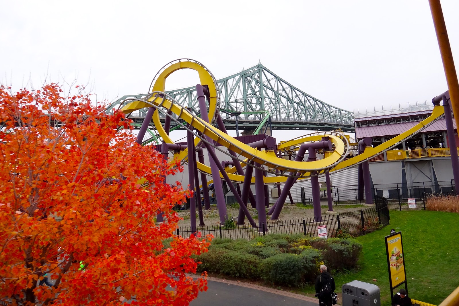 Montreal Once, Montreal Twice...: Halloween at La Ronde!