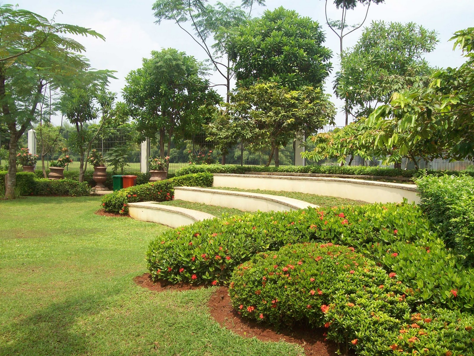 PURI BOTANICAL RESIDENCE: Foto Taman di Puri Botanical