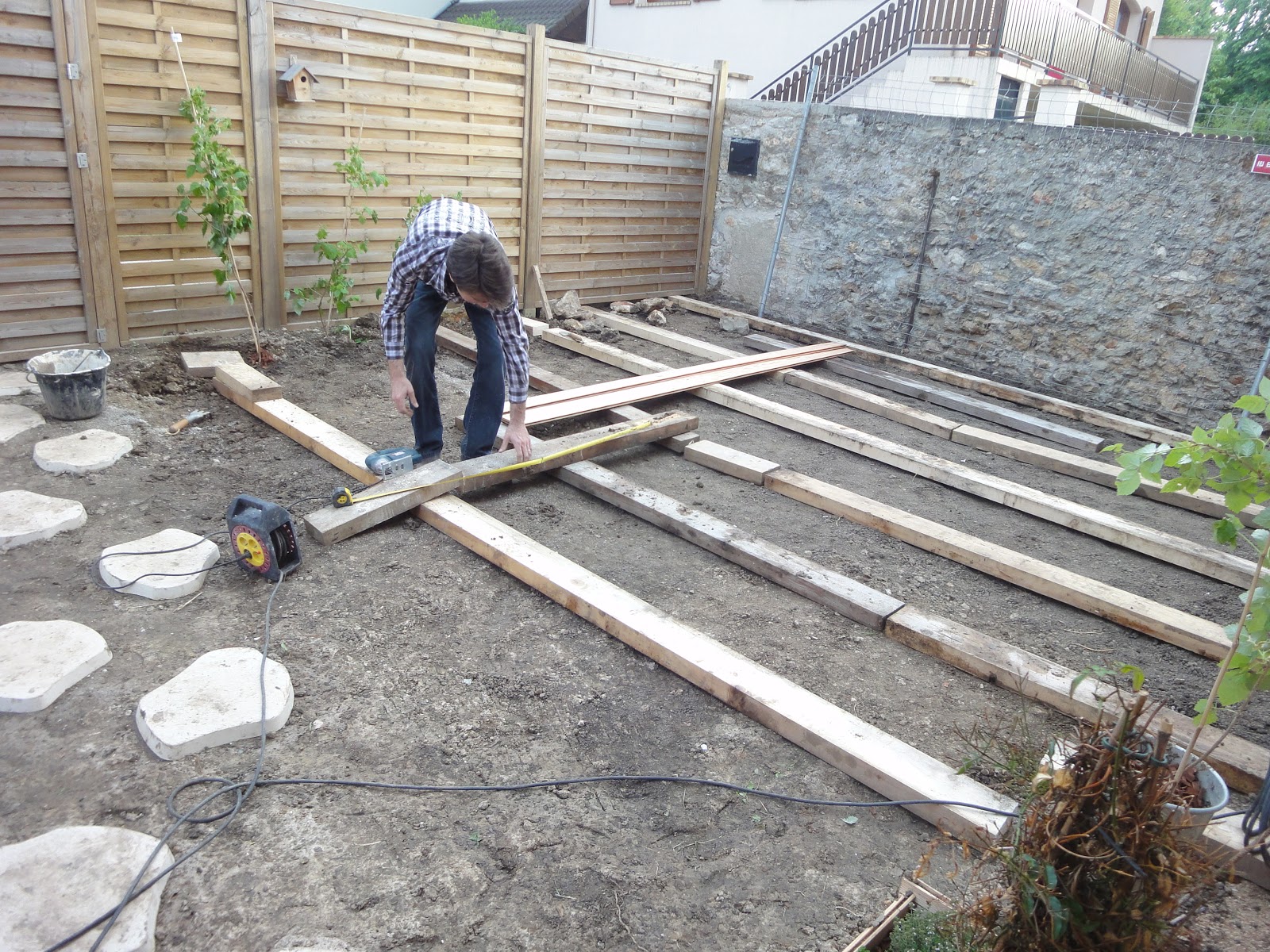 Notre maison - créée et vue par nous: La terrasse "provisoire"