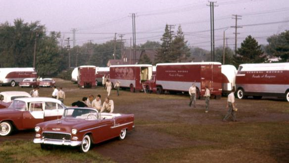 CARHUNTER : GENERAL MOTORS PARADE OF PROGRESS- FUTURLINER OR STREAMLINER?