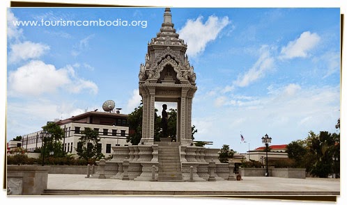 Wat Phnom (Wat Phnom Daun Penh) - Tour2Cambodia