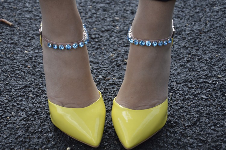 New in my closet: Carvela yellow pumps - Don't Call Me Fashion Blogger ...