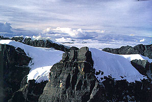Indonesian Tourism: Cartenz Pyramide, The Only One Snow in Indonesia