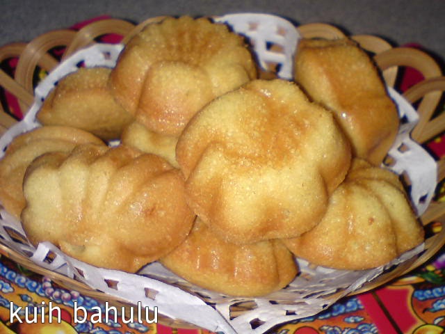 Cooking Pleasure: Kuih Bahulu - CNY 2013