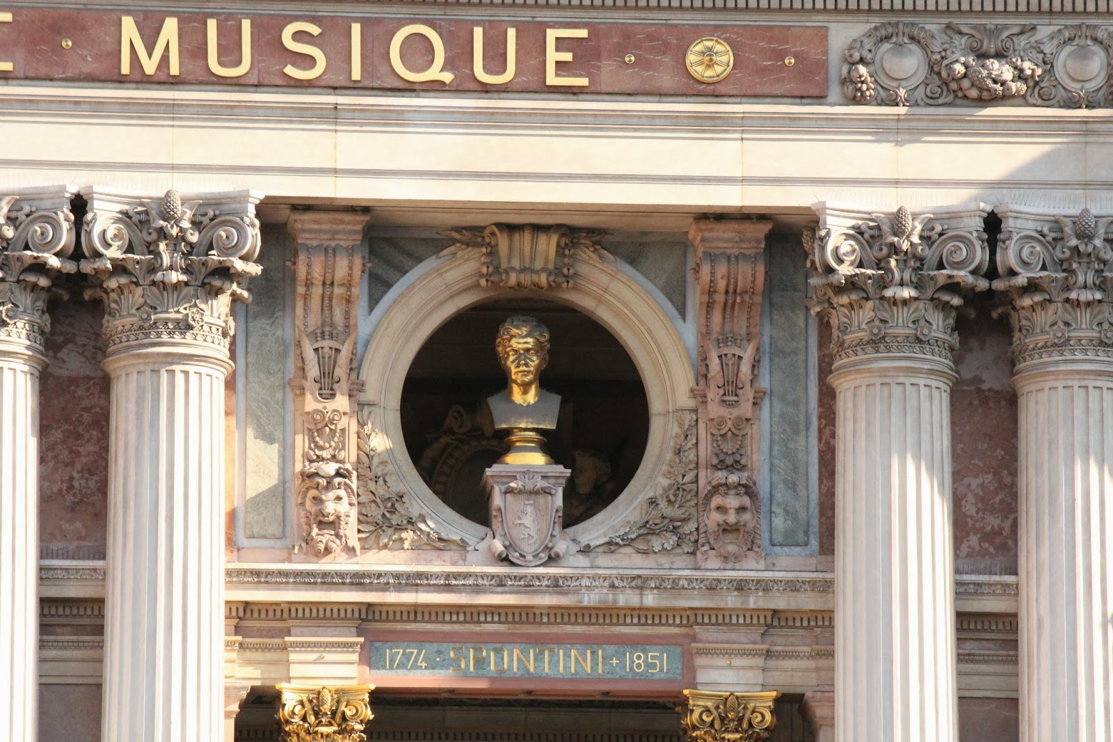 Historia y Genealogía: Plaza de la Opera. Palacio Garnier. París