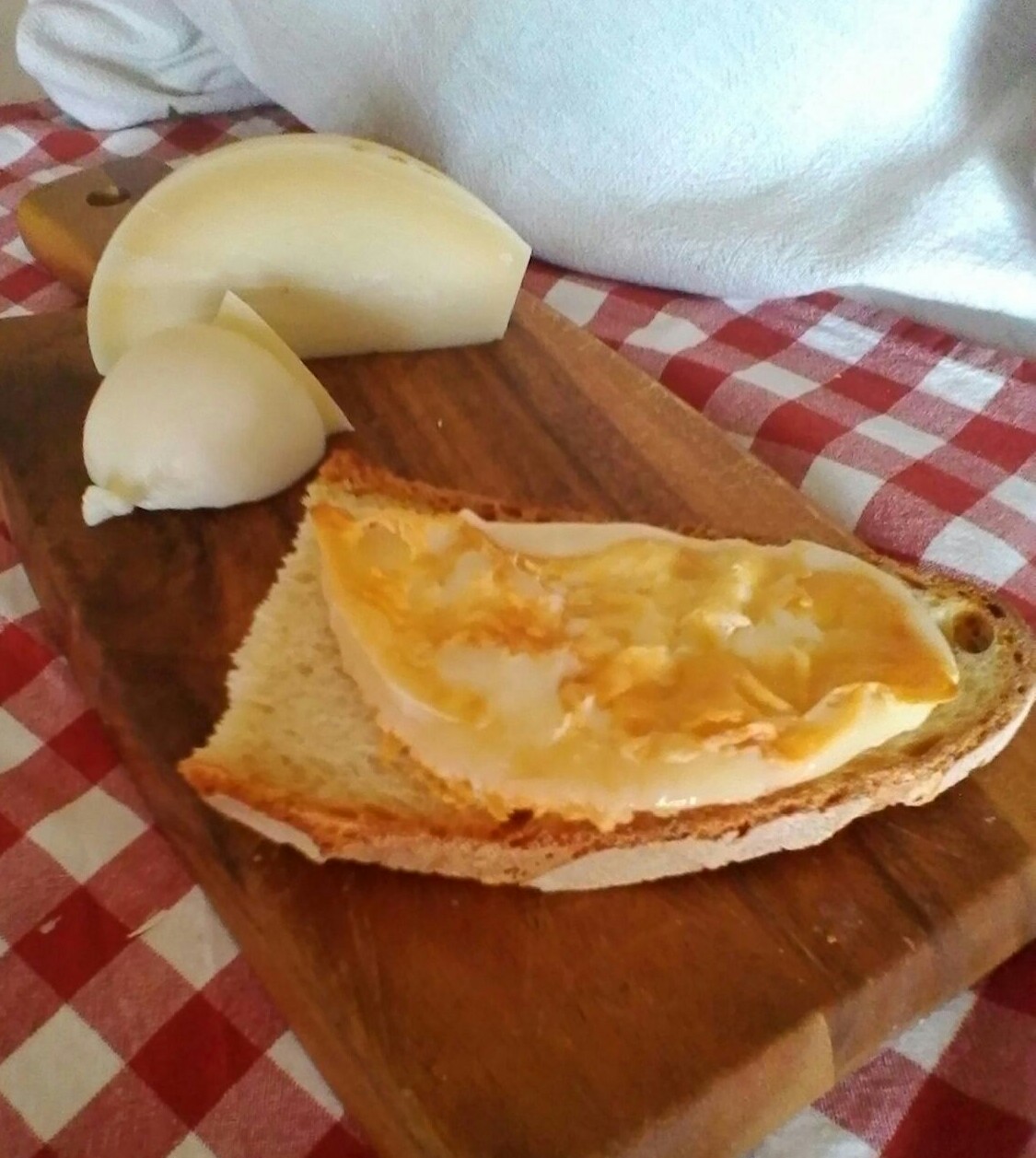 Caciocavallo di Ciminà arrostito | Ricetta ed ingredienti dei ...