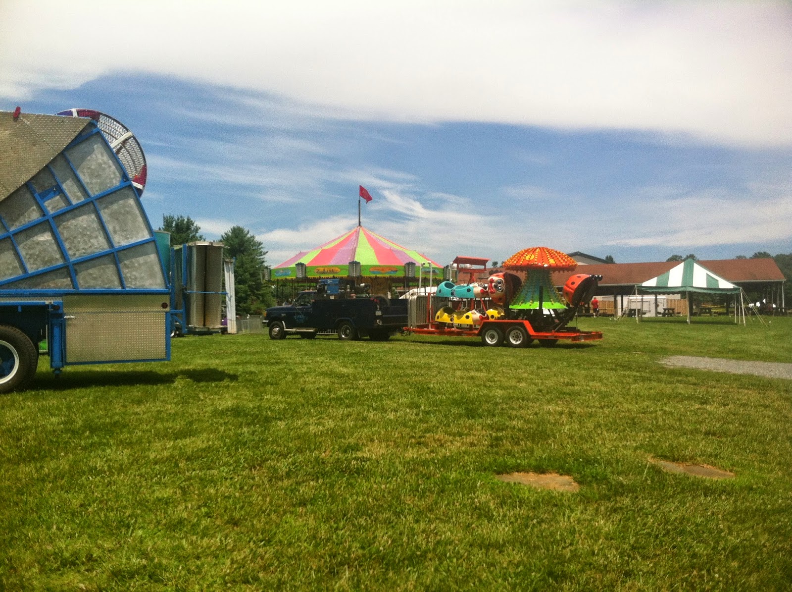 Carnival Chasing : Snyders Amusements setting up the Middletown ...