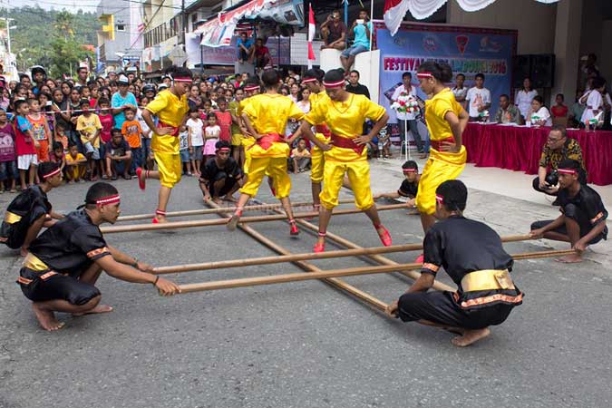 Walang Arika Gelar Festival Tarian Meriahkan HUT Ambon - Maluku Post