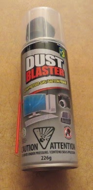 4 petites vites: tapis à litière, Dust Blaster, boisson au café et ...